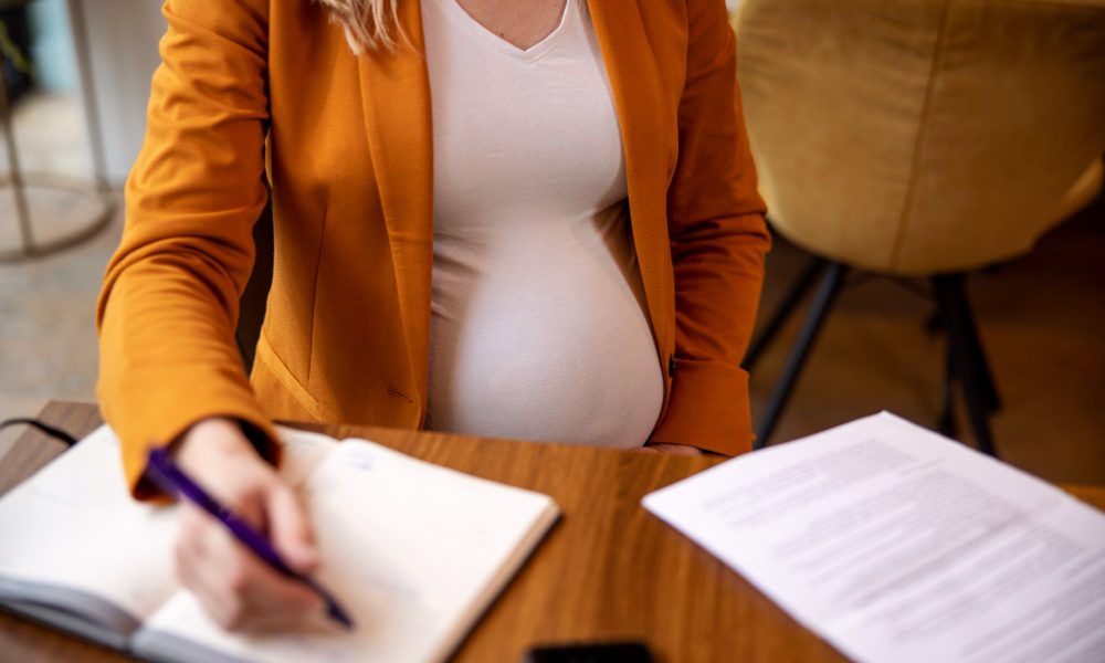 How to Manage Pregnancy and Study Together: 11 Tips to Cope with ...